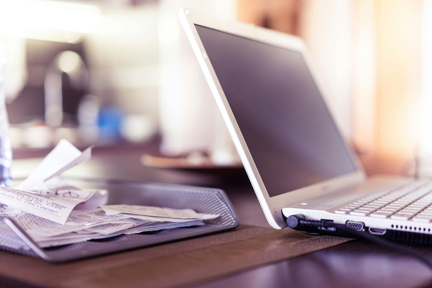 Using an Income and Expense Tracker App - Crunchr Using an Income and Expense Tracker App - Crunchr
